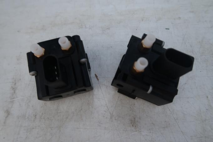 4722555610 F01 F02 BMW Air Suspension Valve Block / Air Ride Solenoid Valve