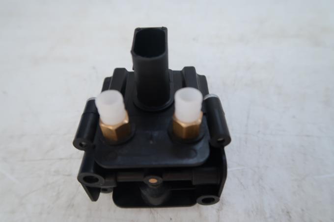 4722555610 F01 F02 BMW Air Suspension Valve Block / Air Ride Solenoid Valve